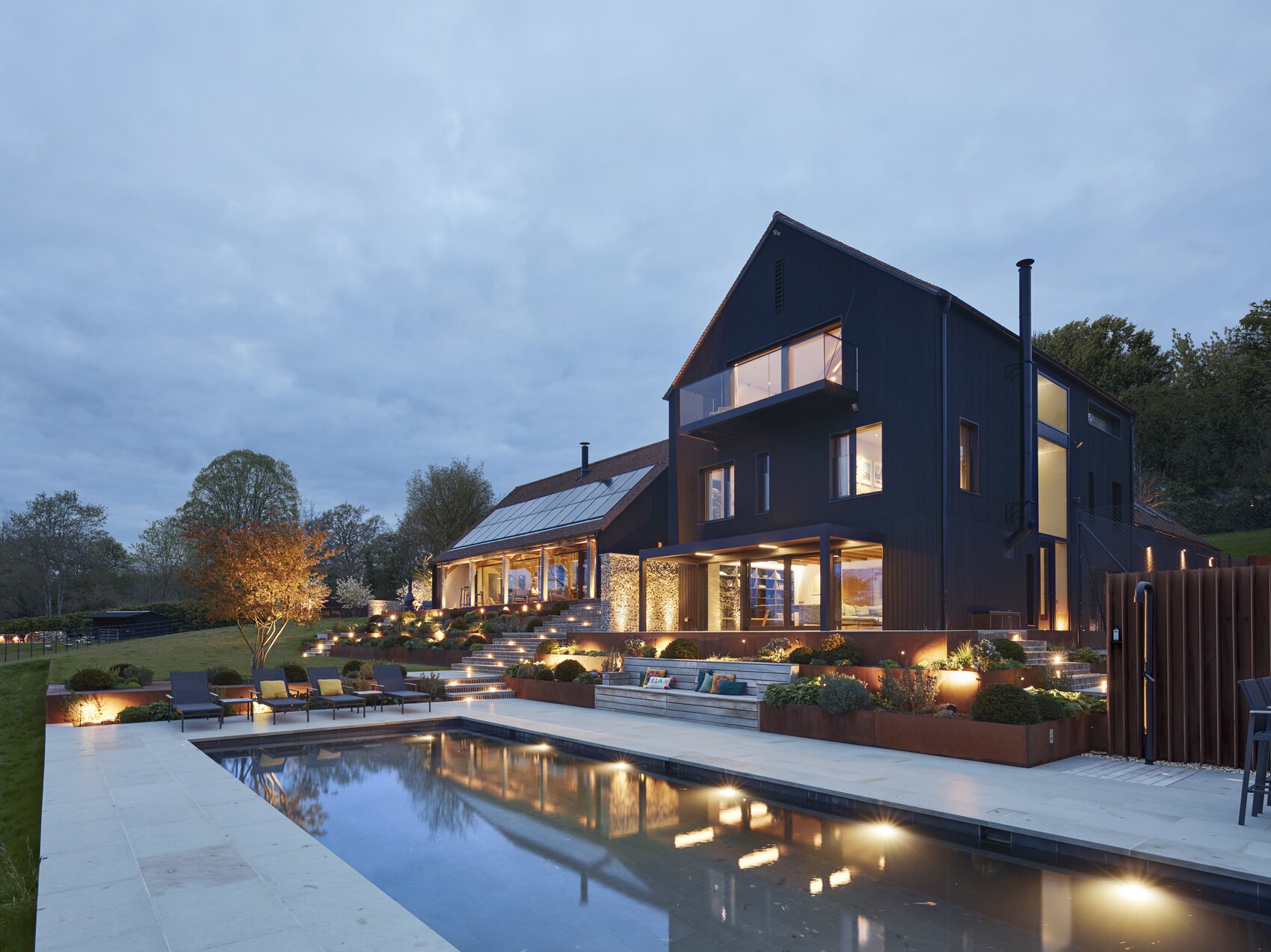 House Locke - Modern barn-style home in Surrey